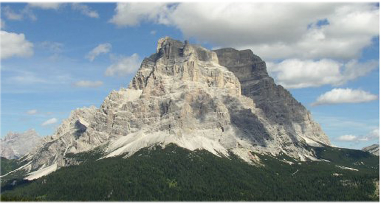 Gravi le condizioni di un turista caduto sul Monte Pelmo